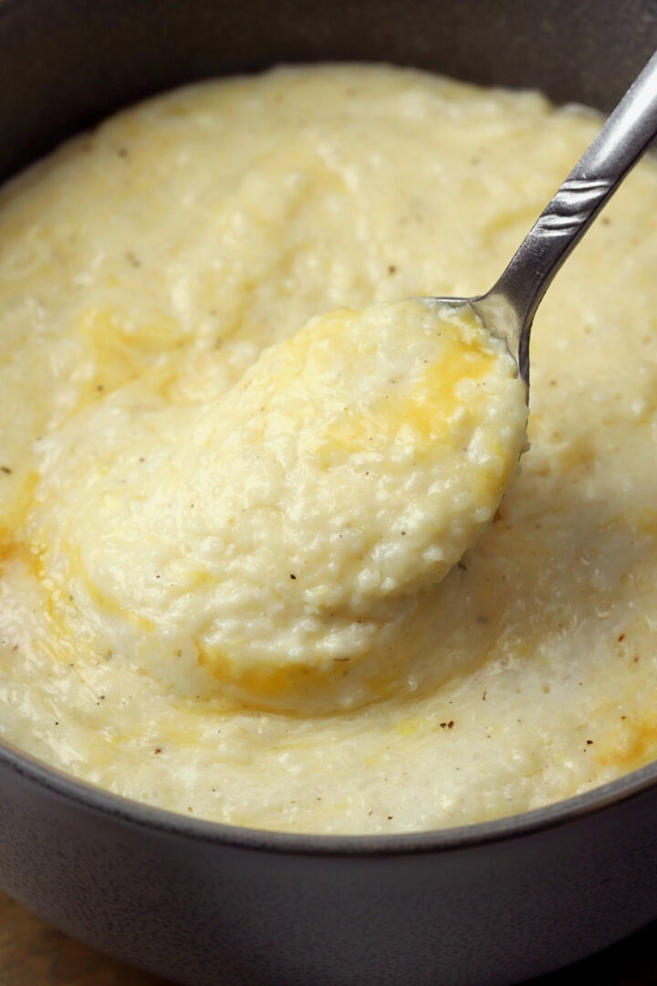 Cheesy Grits - The Toasty Kitchen