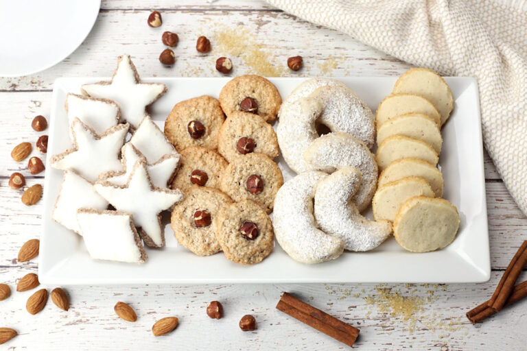 Haselnussmakronen - German Hazelnut Macaroons - The Toasty Kitchen
