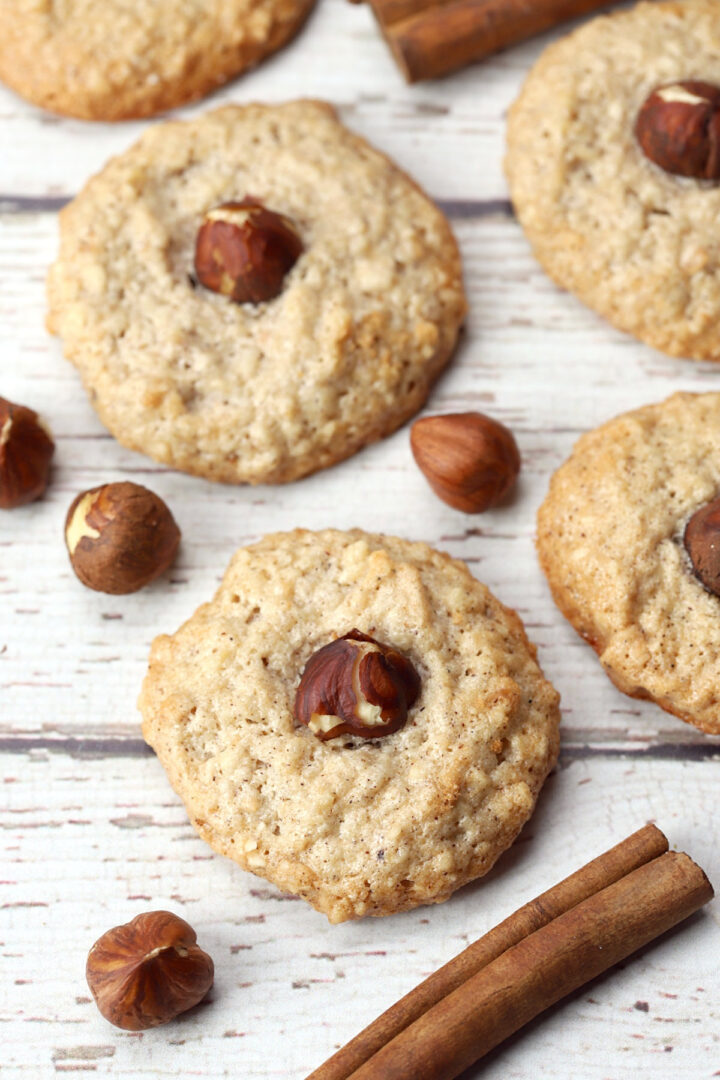 Haselnussmakronen - German Hazelnut Macaroons - The Toasty Kitchen