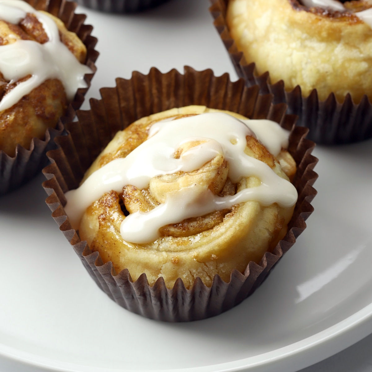 30 Minute Puff Pastry Cinnamon Rolls - The Toasty Kitchen