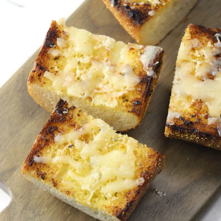 Grilled Garlic Bread - The Toasty Kitchen