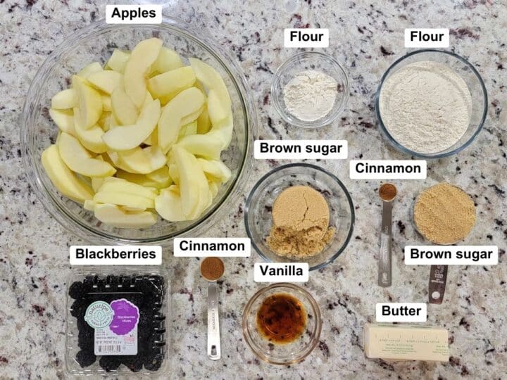 Apple Blackberry Crumble - The Toasty Kitchen